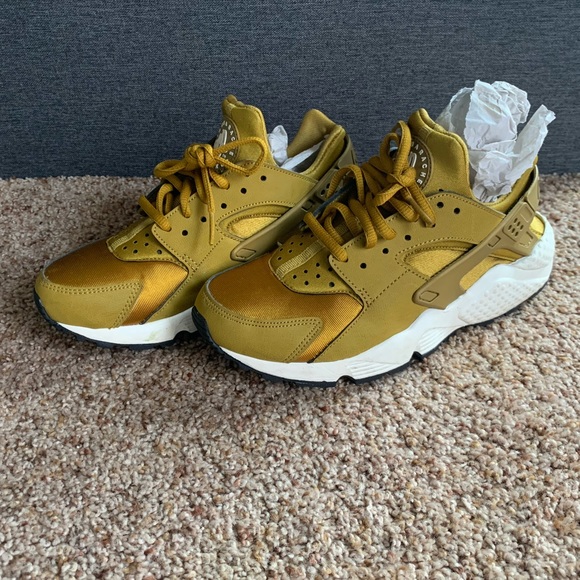 Nike | Shoes | Size 7 Exclusive Womens Gold Nike Huarache | Poshmark